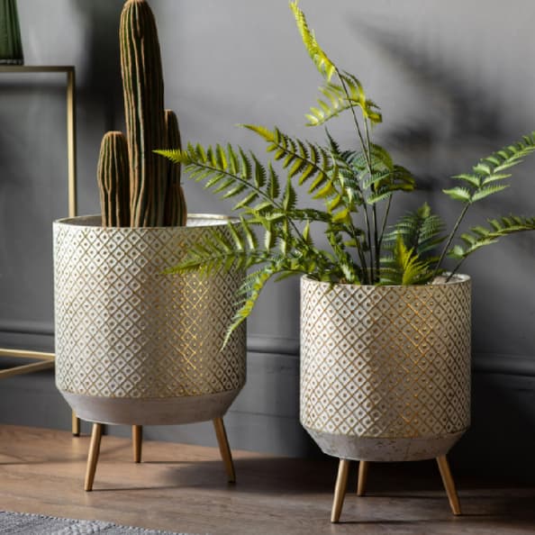 Arcadia Metal Set Of 2 Planter In Gold And White